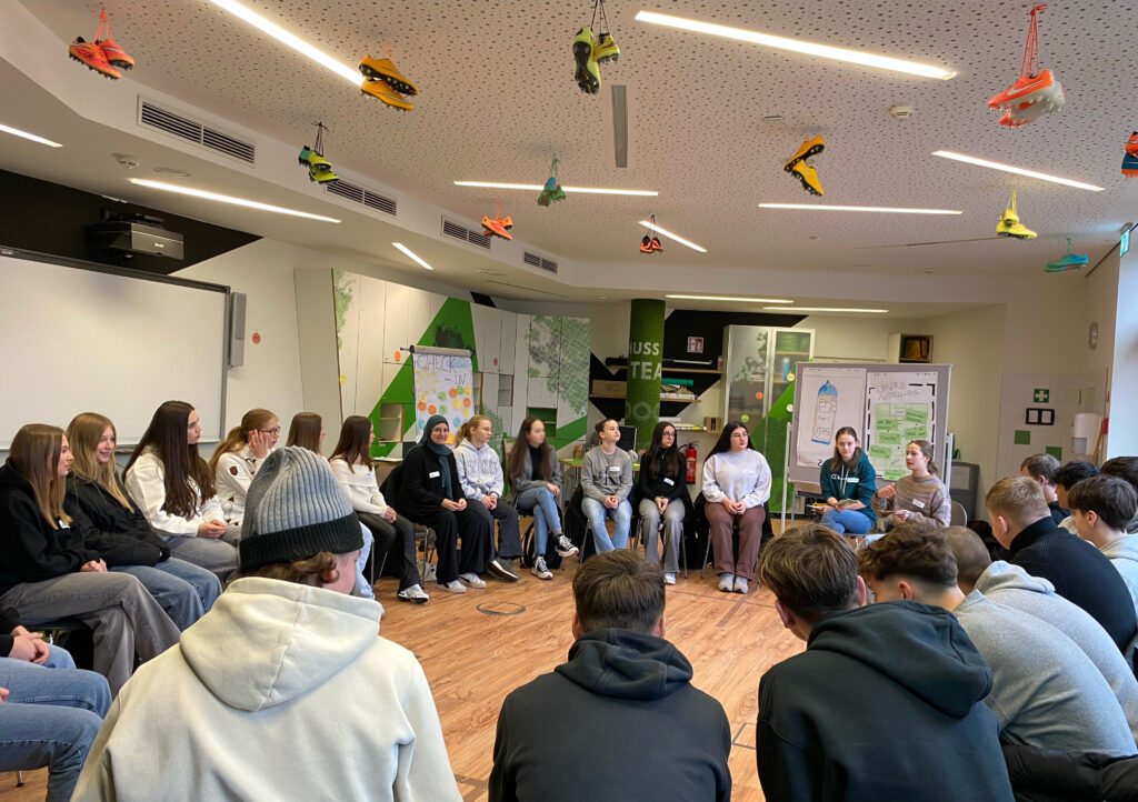 Grün-weißes Klassenzimmer - Heinrich-Nordhoff-Gesamtschule Wolfsburg